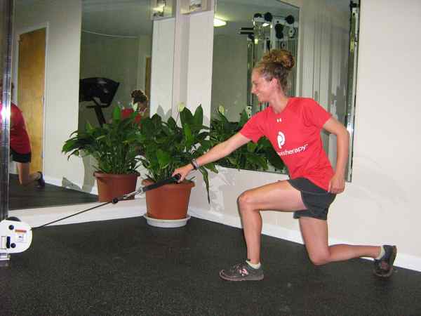 CORE CORNER – “Running Man” Lunge with Single Arm Row | Endurance Magazine
